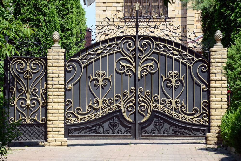 Pros and Cons of Electric Gates | Big Easy Iron Works